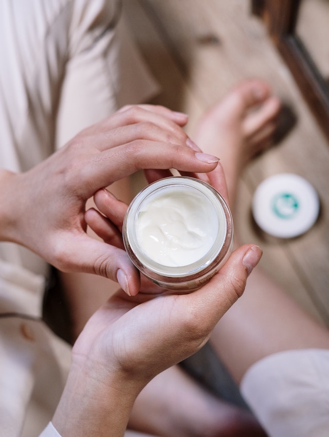 11 Best Organic Night Creams to Restore and Repair - The Eco Edit