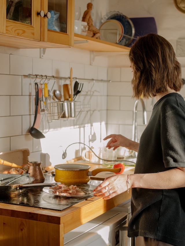 7 Ways to Avoid PFAS in Your Daily Life - The Eco Edit
